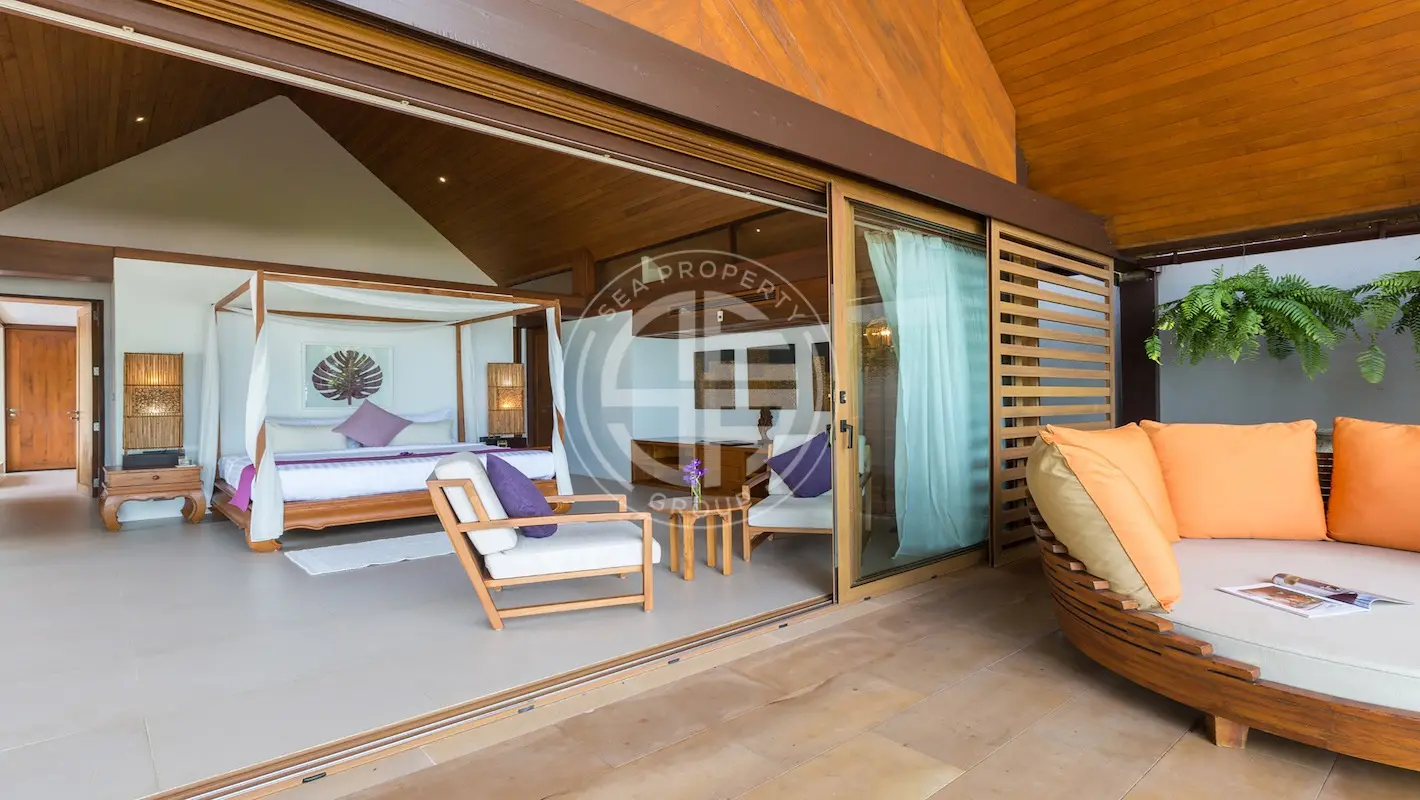 Beachfront Balinese Style Pool Villa in Samui