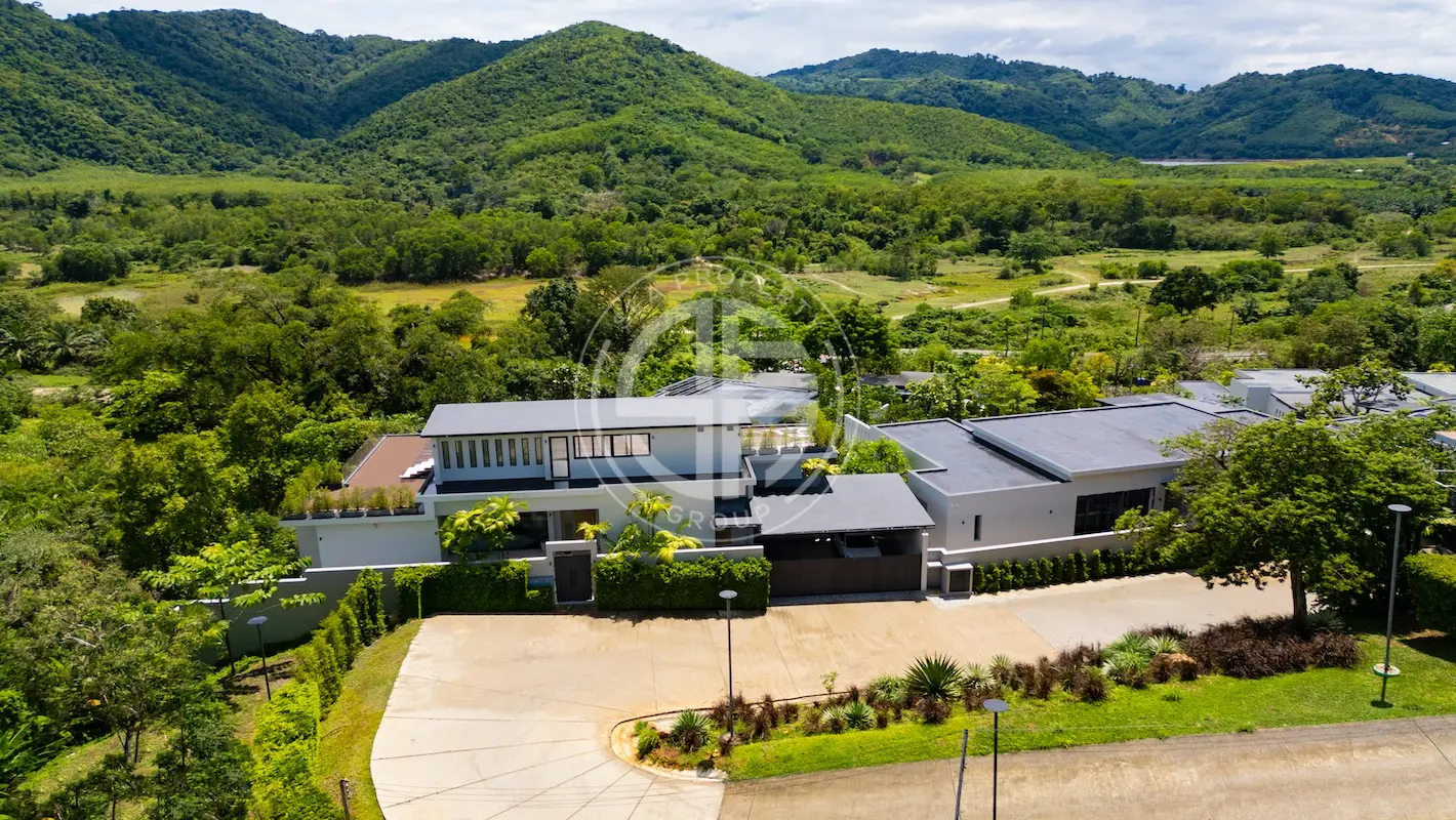 Elevated Luxury Living with Panoramic Views in Manik