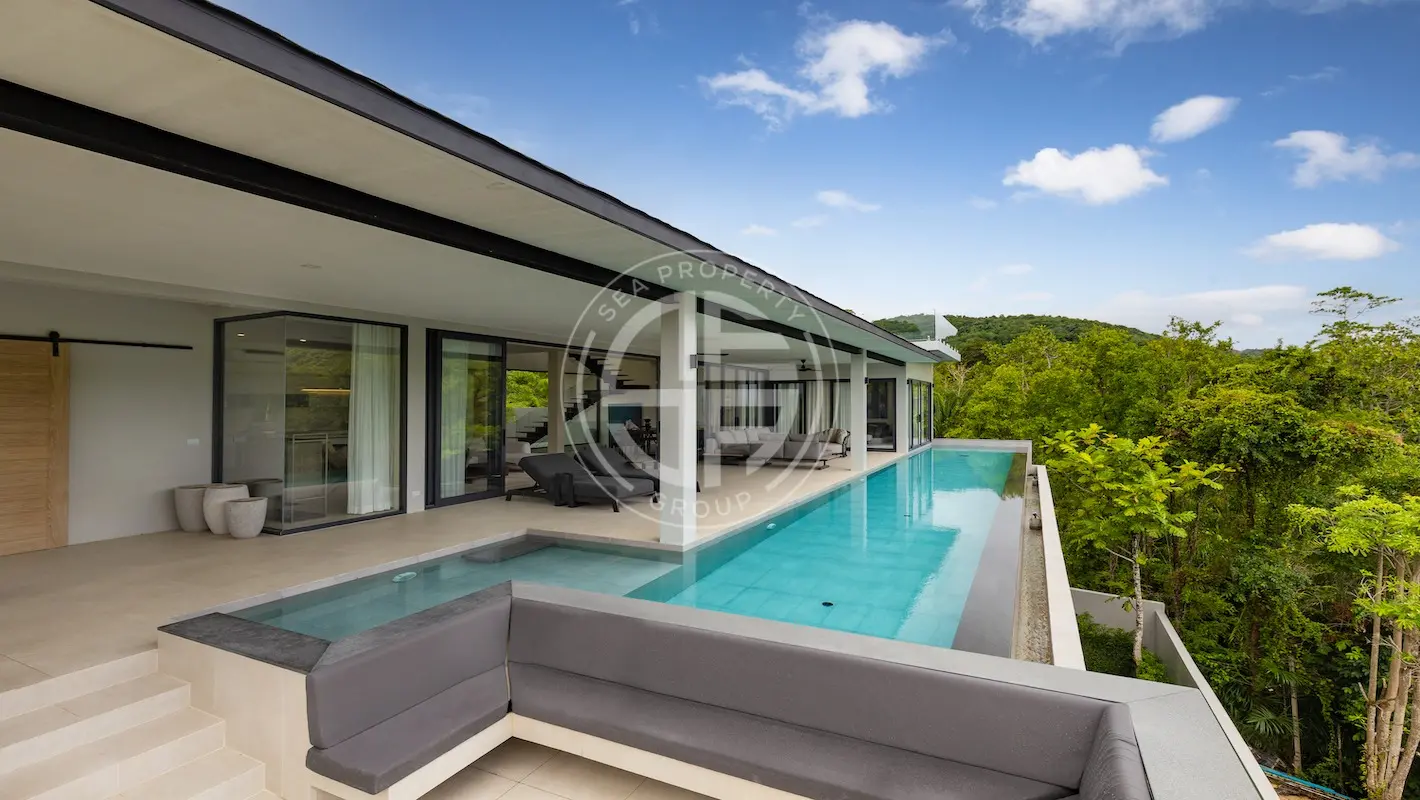 Elevated Luxury Living with Panoramic Views in Manik