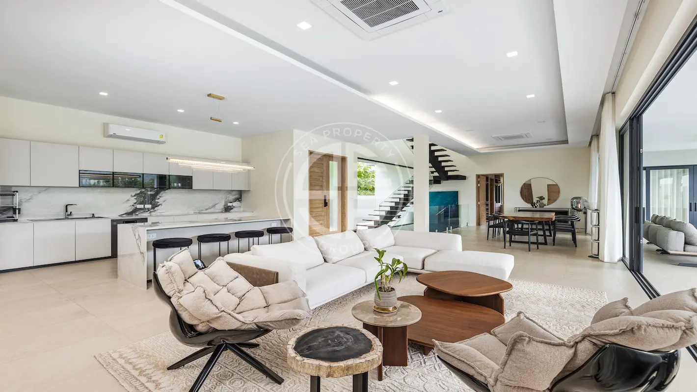 Elevated Luxury Living with Panoramic Views in Manik