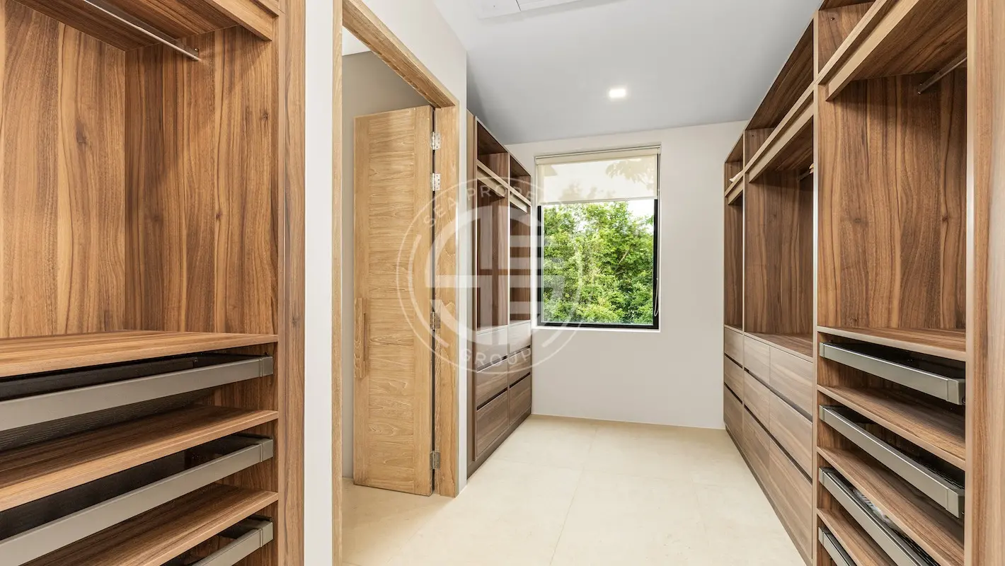 Elevated Luxury Living with Panoramic Views in Manik